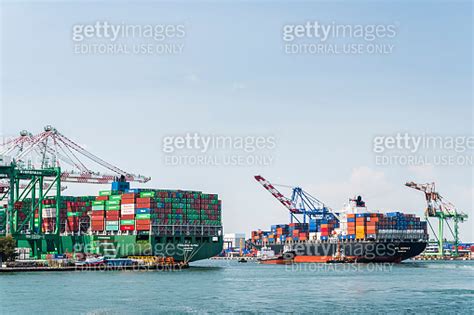 Close Up Of Container Ship In The Port Of Kaohsiung Taiwan 이미지 1402129432 게티이미지뱅크