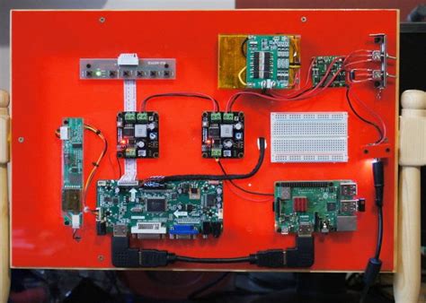 Raspberry Pi Desktop Computer Aptly Named The Raspberry Pine Geeky