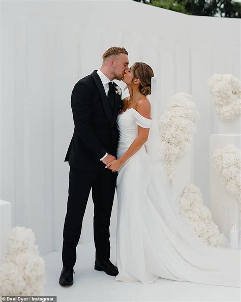 Inside Dani Dyer And Jarrod Bowens Lavish Wedding As Bride Stuns In £