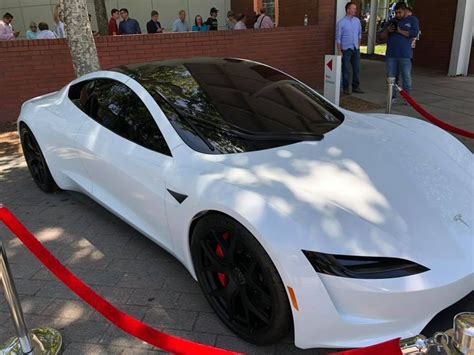 Tesla Spacex Tesla Roadster Promised In 2025 With Sub 1 Second 0 To 60