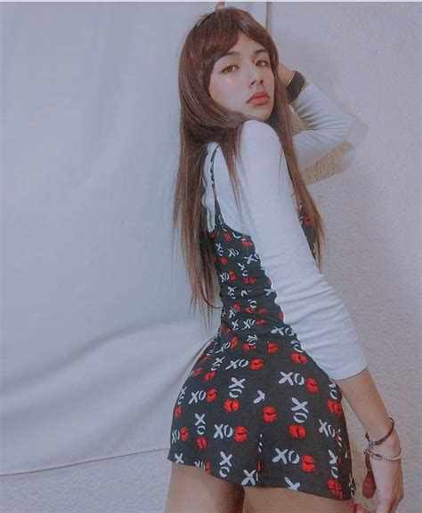 Would You Kiss Me Under My Dress Scrolller