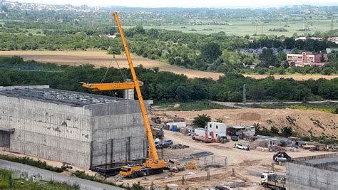 Започна монтажът на 30 тонен мостови кран в сградата за съхраняване на опаковки с радиоактивни