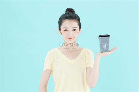 청소년 소녀 쓰레기 분류 사진 무료 다운로드 Lovepik