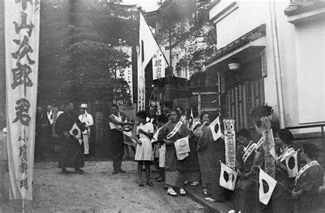 出征兵士の見送り 昭和館デジタルアーカイブ