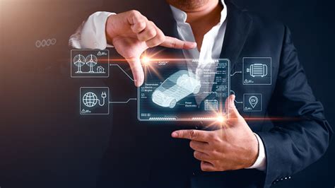 디지털 홀로그램 대시보드 디스플레이 화면에 있는 Ev 컨셉 카는 지속 가능한 에너지 아이콘 기호 배경으로 인간의 손 손가락 제스처를 취한다 운송 및 미래 자동차 혁신 기술