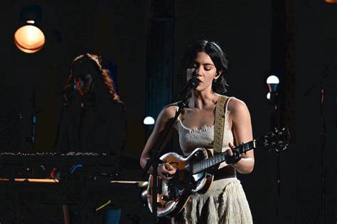 Watch Gracie Abrams Performs I Know It Wont Work Live On The Late