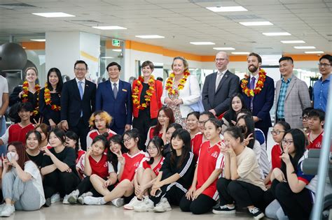 Quốc Vụ Khanh Vương Quốc Anh Dự Lễ Khai Giảng Các Chương Trình Cử Nhân Quốc Tế Tại Uef