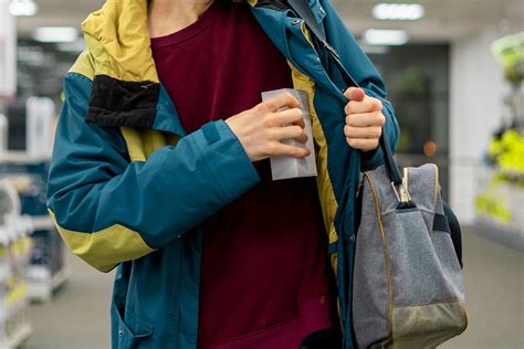 10 Signs Of Suspicious Shoplifting Behaviour Security Tags
