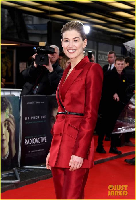 Rosamund Pike Wears One Pearl Earring To Radioactive Premiere In