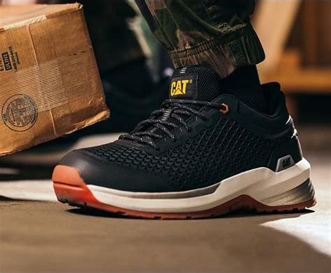 Cat安全鞋纖維頭輕身 男裝 鞋 靴 Carousell