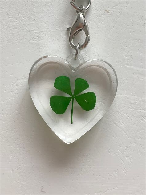 New 클로버 자연산 행운 네잎 클로버 스트랩 핸드폰 가방 다이어리 에어팟 키링 에이블리