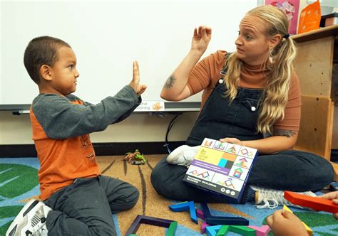 L.A. Unified’s bilingual program for deaf students hailed as a model for California schools ...