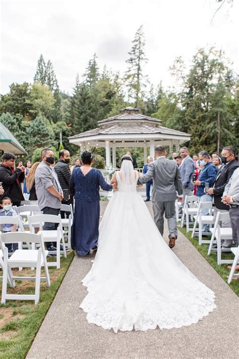 Lakeside Gardens Summer Wedding