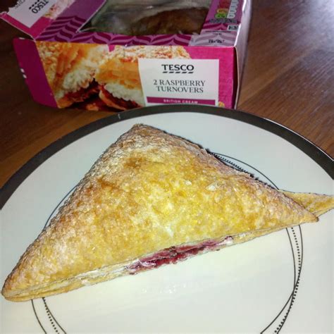 Supersupergirls Food Reviews [review] Tesco Raspberry Turnovers