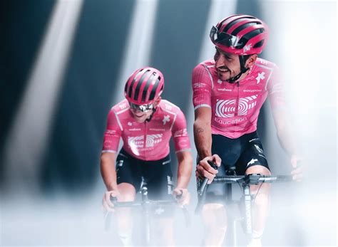 Le Maillot 2026 Def Education Easypost Par Assos