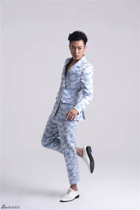 张维伊时尚写真 帅气随性突显多变戏路新浪图片