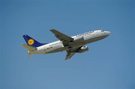 뮌헨 독일에서 공항에서 이륙에 루프트한자 독일 항공의 비행기 보잉 737500 0명에 대한 스톡 사진 및 기타 이미지 0명 공항 관광 Istock