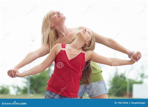 Mama Mit Einer Tochter Stockfoto Bild Von Tochter Lachen 14673046