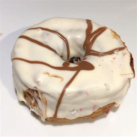 Helen Di Instagram Keep Watching To Reveal The Filling In This White Chocolate Cronut 😋 This