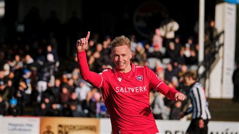 Fer í Að­gerð á Föstu­dag Og Frá í Sex Til átta Mánuði Vísir