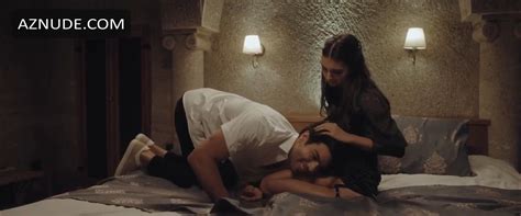 Hande Yilmaz Nude Aznude