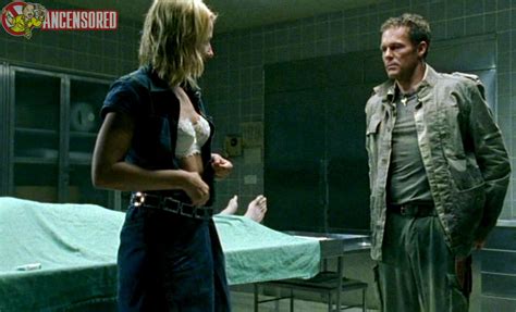 Doreen Jacobi Nue Dans Crocodile Alert