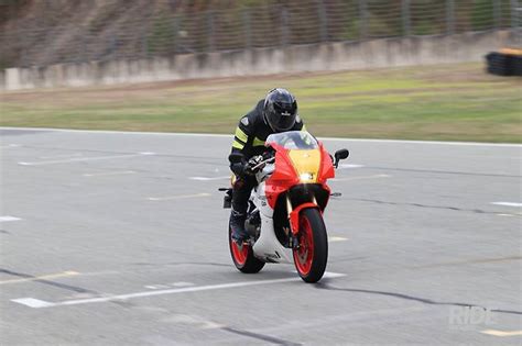 더 강력한 토크에 한결 다루기 쉬워진 야마하의 새 플래그십 야마하 Yzf R9 라이드매거진