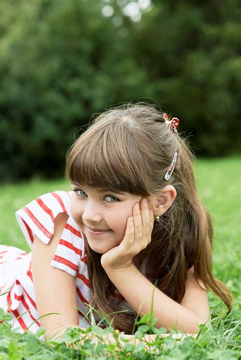 Portrait Of Young Girl Young Girl Lying In The Grass Flickr