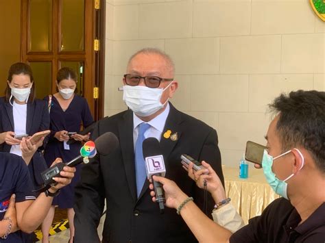 สุพัฒนพงษ์ เมินข่าวถูกเขี่ยพ้น รมว พลังงานยันนั่งเก้าอี้ 4 ขา