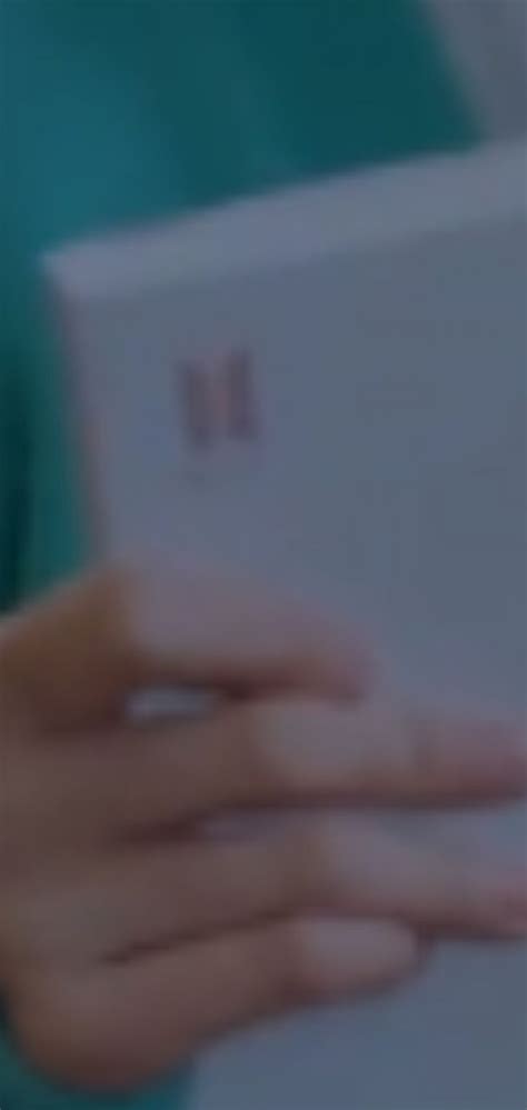 ببینید آرم گروه بی تی اس همون طور که گفتم در فیلم زیبایی حقیقی