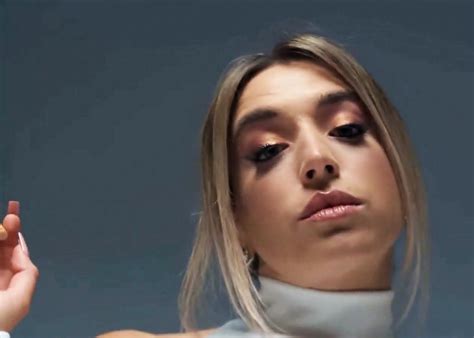 Lola Indigo Smoking Fashion Italia