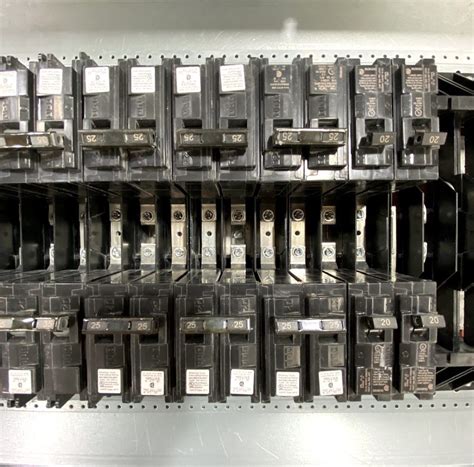 Siemens P2 3p4w 400 Amp 208y120v Mlo Panel Wbreakers Surplus