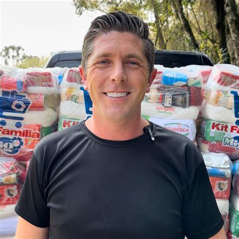 Sigam Para Ajudar Mais E Mais Pessoas Ajudaroproximo Emocionante