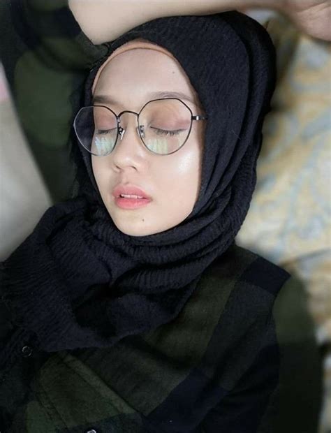 Pin by PRODUK LOKAL on Jilbab Imut | Beautiful hijab, Pretty girl face, Hijab tutorial