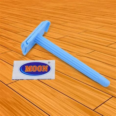Shaving Razor For Men Plastic Grip Handle At Rs 4 50 Shaving Razors Id 2854728275948