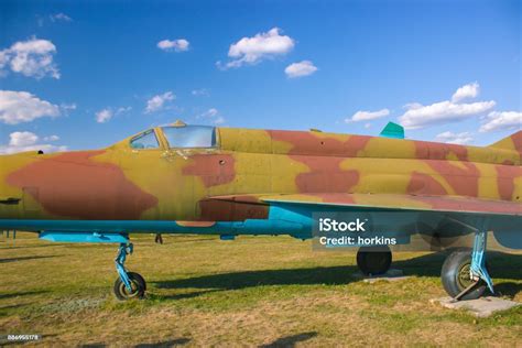 소련 기갑된 군사 공격 비행장에 항공기입니다 군대에 대 한 근접 항공 지원을 제공 하도록 설계 된 비행기 공항에 대한 스톡 사진 및 기타 이미지 Istock