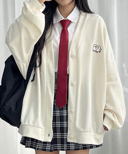 가을신상🍁트윈 오리 오버핏 가디건 자체제작 ️자수포인트 캐릭터 오버핏가디건 가을 가을옷 가을가디건 아우터 가을아우터 귀여운가디건 간절기 학생가디건 교복가디건 스쿨룩 에이블리