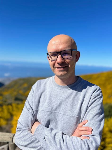 piotr szymanski medium