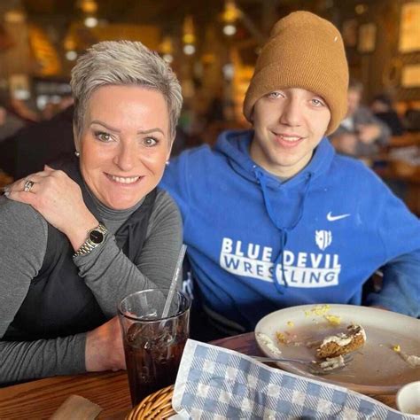 Local Big Brothers Big Sister Volunteer Is Awarded As Big Sister Of The Year Whiz Fox