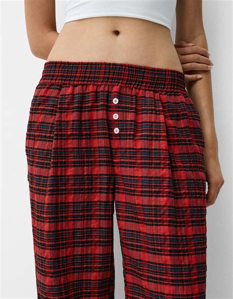 سروال بقصة مستقيمة ونقشة مربعات نساء Bershka