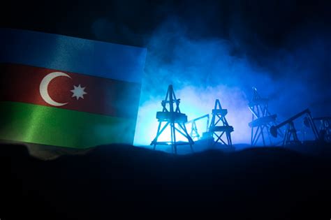 비즈니스 대화 석유 계약 개념 안개와 백라이트와 밤에 오일 펌프와 석유 정제 공장 국기 에너지 산업 개념 가솔린에 대한 스톡 사진 및 기타 이미지 Istock