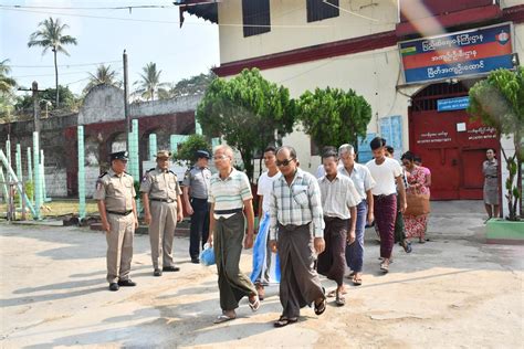 ပြစ်ဒဏ်လွတ်ငြိမ်းခွင့်ဖြင့် မြိတ်အကျဉ်းထောင် နှင့် ကျောက်ဖြူတောင်ကုန်ထုတ်စခန်း တို့မှ အကျဉ်းသား