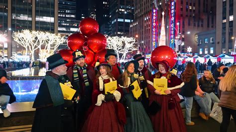 New York Usa 5 December 2025 Victorian Carolers Performing Near