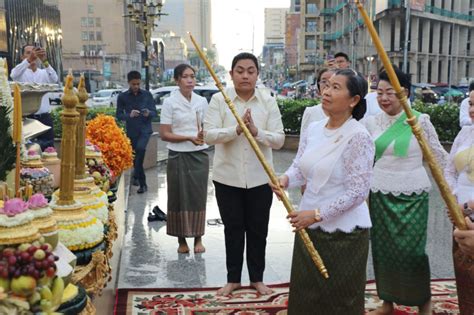 សម្តេចកិត្តិសង្គហបណ្ឌិត ម៉ែន សំអន អញ្ជើញជាអធិបតី ក្នុងពិធីអភិសេករូបសំណាក ព្រះស្កន្ទគង់លើក្ងោក