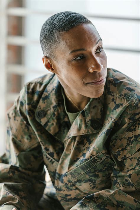 감정이없는 격식 있는 계급장 과장된 어조 군대 군복 남성 남자 명예 무표정의 미국 국기 패치 미국 육군 배지 베테랑 전투 서비스 서비스 멤버