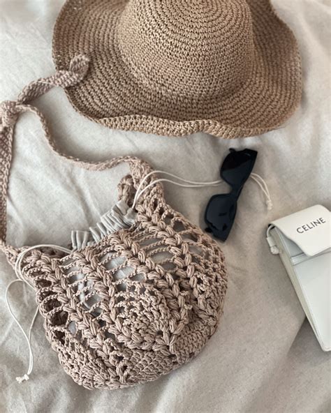 오르다 올해도 파인애플세트 많이 찾아주시네요 빈티지 하면서도 화려한듯 아닌듯 눈길이 갈 수 밖에 없는 조합이예요 가방은 계절을 타는데 비니와 모자는 사계절 내내