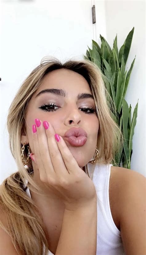 Addison Rae Scrolller