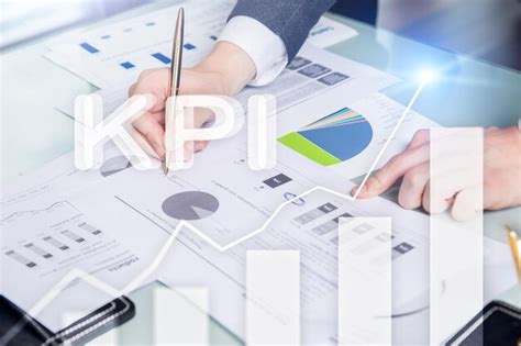 배경 흐리게에 Kpi 핵심 성과 지표 그래프 프리미엄 사진