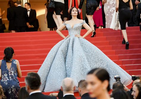 For Everyone Wondering How Aishwarya Rai Bachchan Got Around In That Cannes Dress