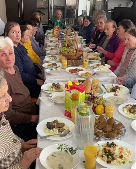 Dreka E Sotme U Shtrua Ne Kujtim Te Xhaxhi Hysenit Nga Vajzat Lina Dhe Lumja Qofte I Paharruar